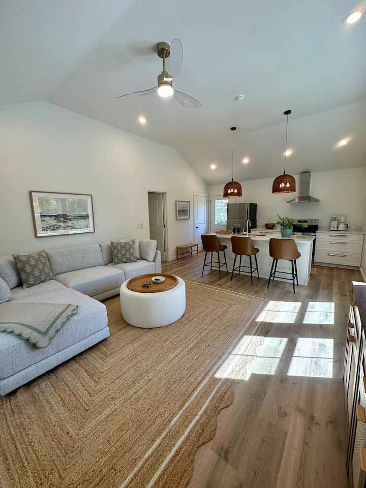 Salt & Sage Retreat-new Coastal Loft By Lighthouse - Buxton, NC