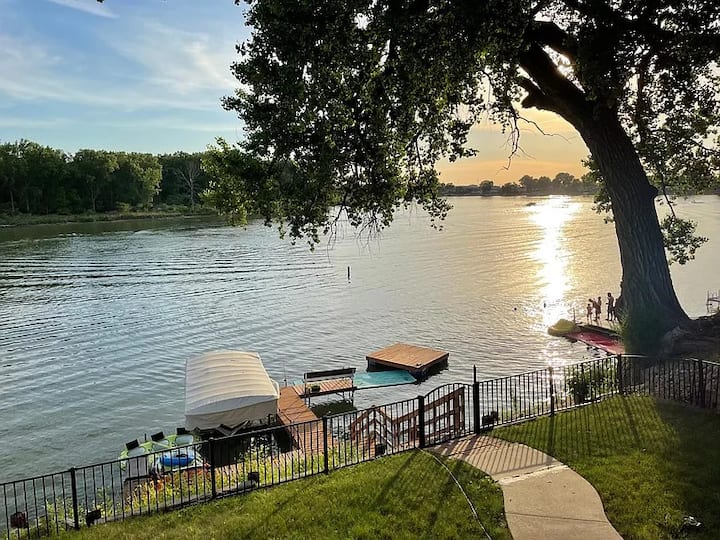 Updated Lakehouse On Mccook Lake | 5 Bed 3 Bath - Sioux City, IA