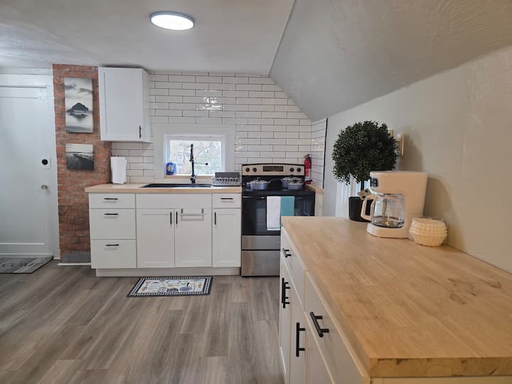 Cozy 2bd Apartment, Highland Park, Strong, Ur Area - Rochester, NY
