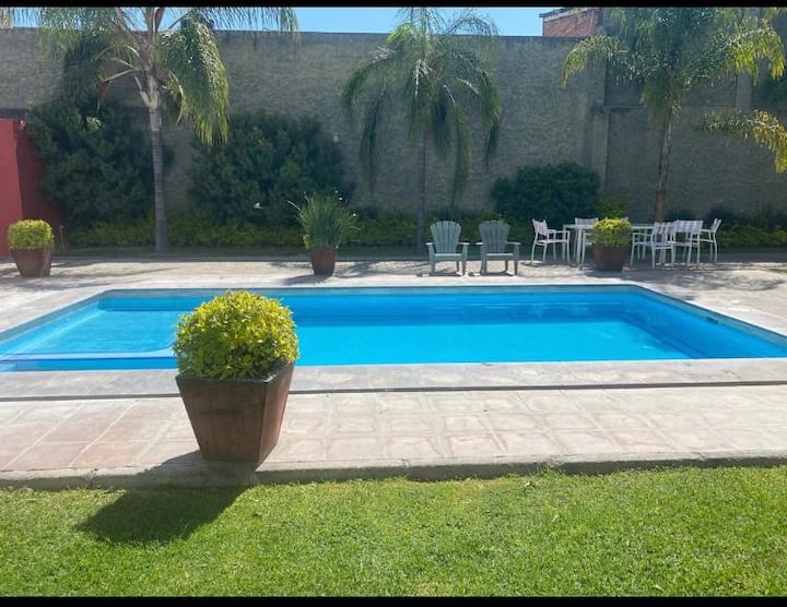Departamento Amueblado Hasta Para 8 Personas - Leon