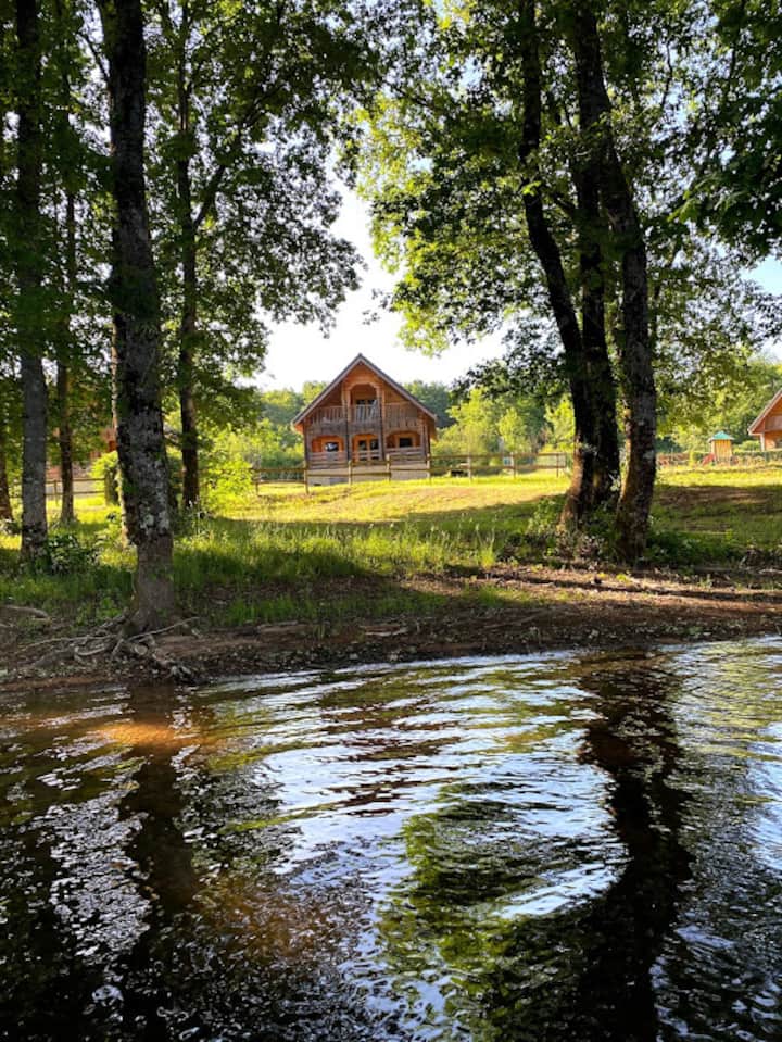 Charmant Chalet Au Bord Du Lac. - Lac de Pannecière