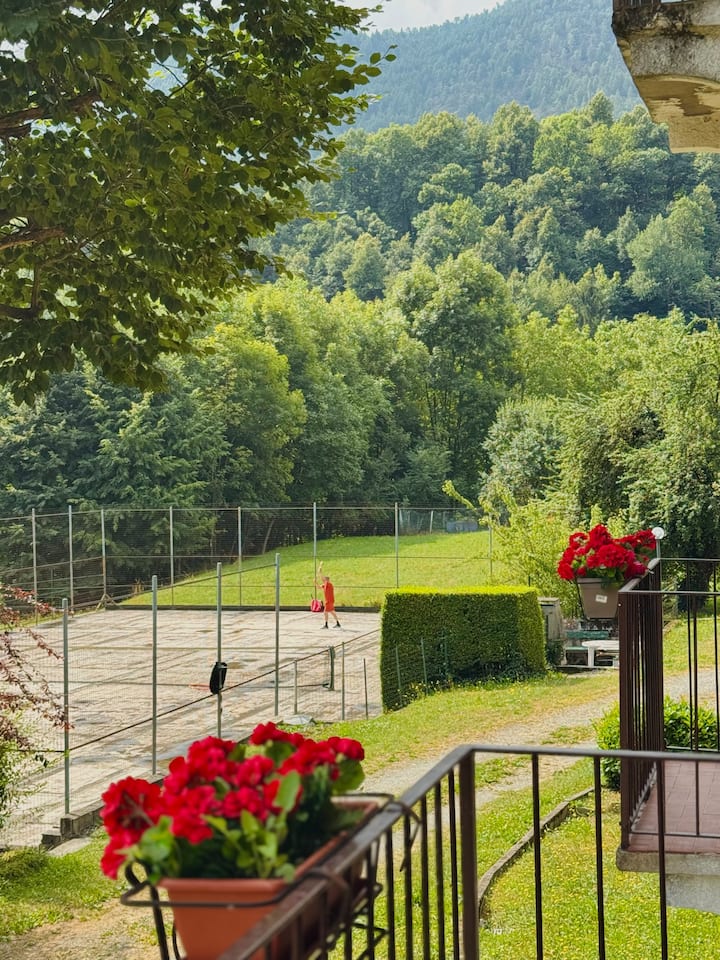Appartamento Con Vista E Campo Da Tennis. - Ala di Stura