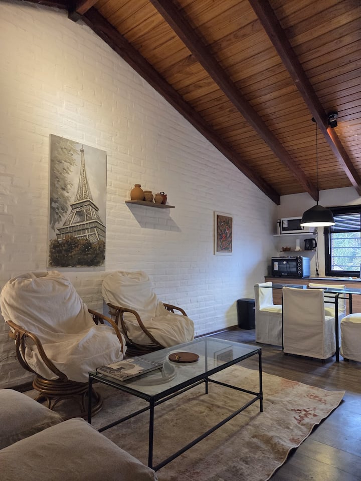 Departamento En Urca, Cálido Y Amplio. - Córdoba, Argentina