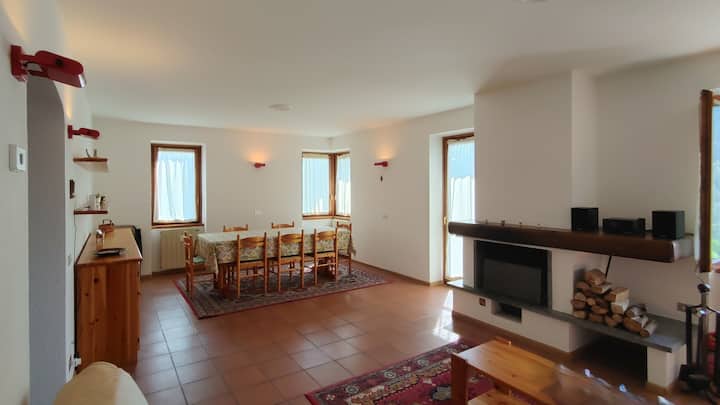 Spazio, Luce E Vista Panoramica In Centro A Chiesa - Caspoggio