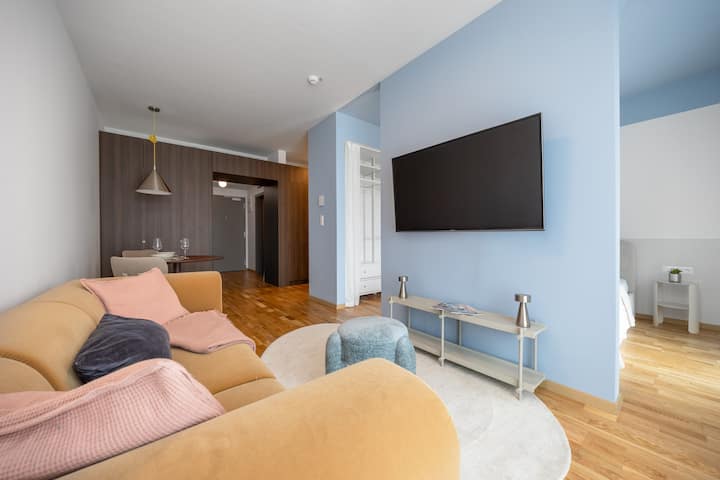 Modern Apt | Balcony & Parking | Walk To Old Town - Bratislava