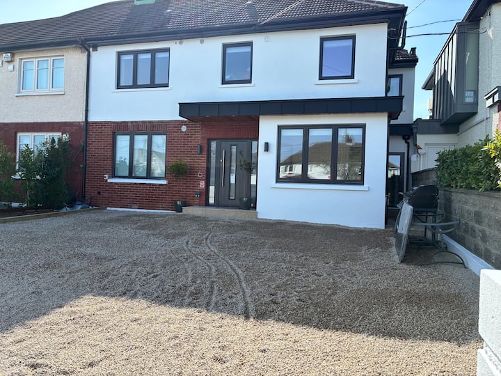 Just Renovated In Dundrum. Large 4 Bed Family Home - Dublin