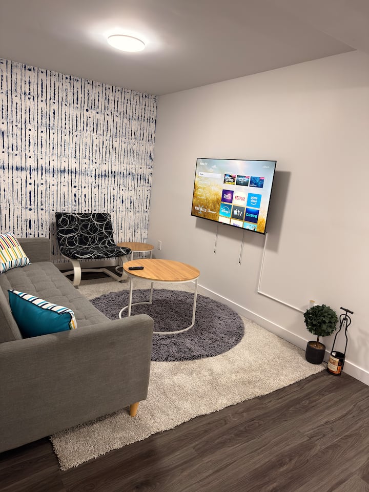 Dr Pizzle Suite | Perfect Cozy Spot In Saskatoon - Saskatoon