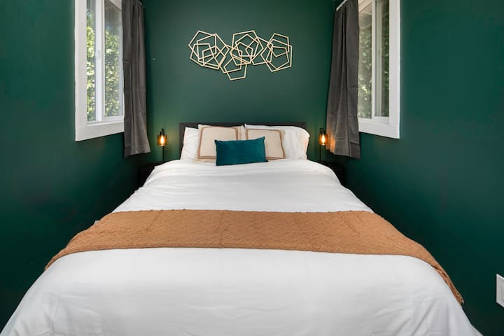 Lovers Point Hideaway — Coastal Retreat - Monterey, CA