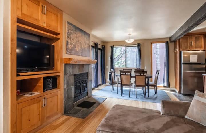 Scenic Slopeside Ski&racquet Club Condo - Mammoth Lakes, CA