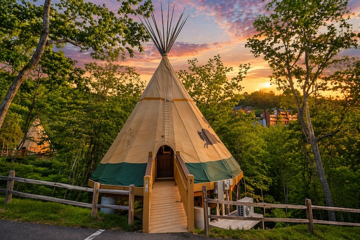 Unique Glamping + Resort Fun Access •Sleep 4 - Pigeon Forge, TN