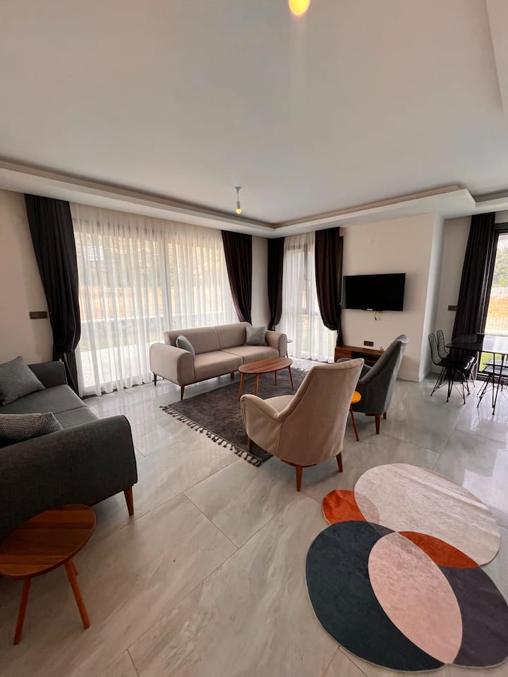 Karaburunda Denize 100 Metre Müstakil Iki Katlı Ev - Karaburun