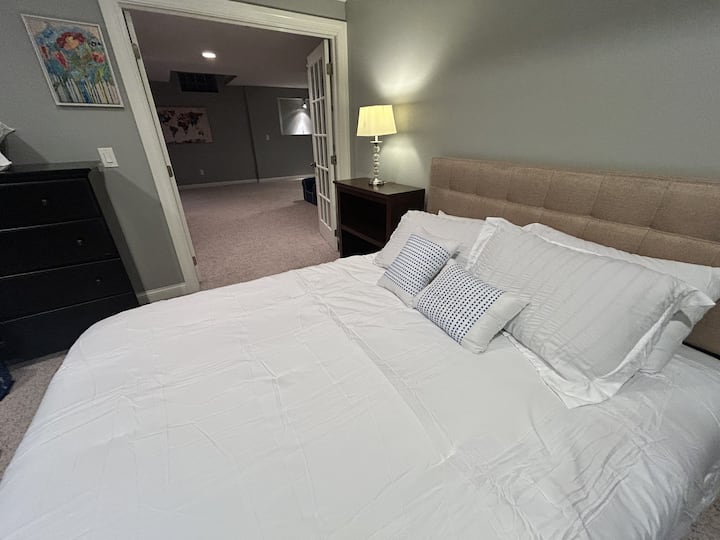 Polaris Mansion: Basement Suite, 200 Mb Wi-fi - Polaris, OH