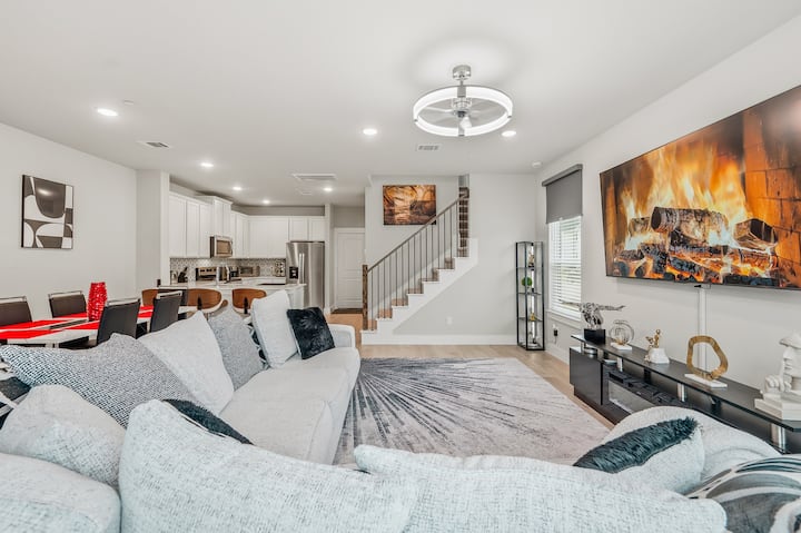 Elegant Home Near The Woodlands - Tomball, TX