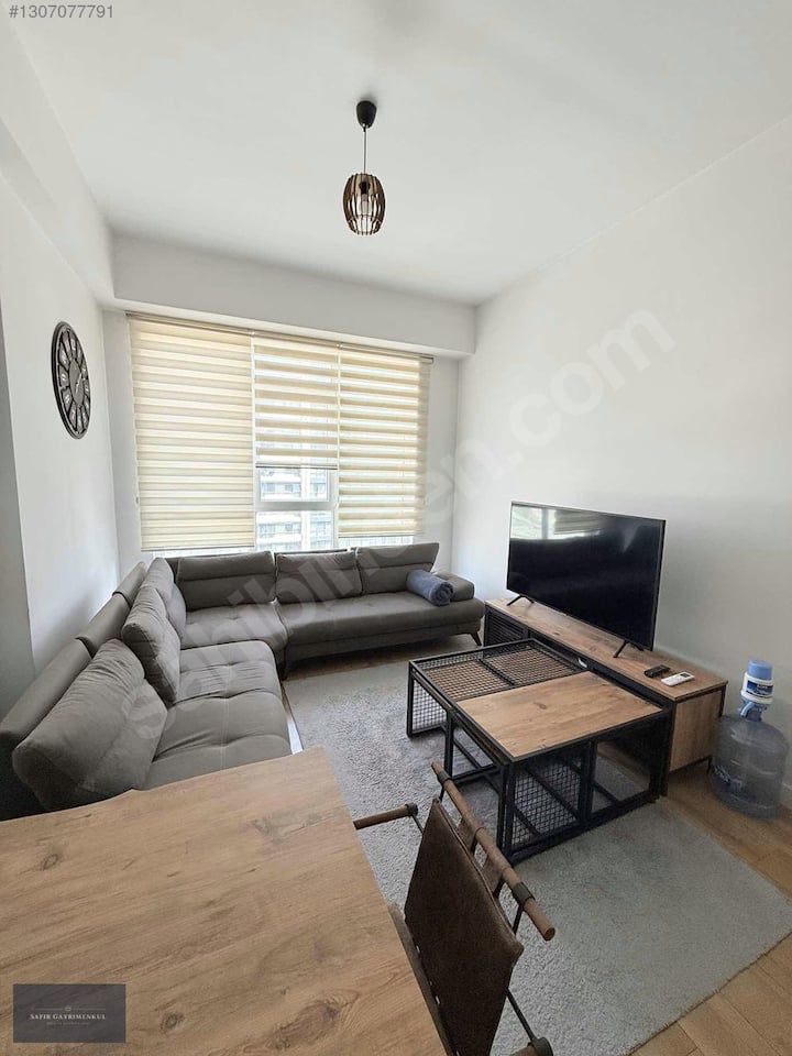 Yüksek Kat ÇAmlıca Manzaralı Full Eşyalı Daire - Adalar