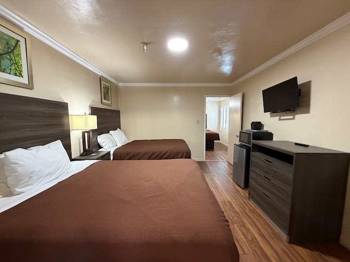 Cozy Three Queen Bed Suite - Cayucos, CA