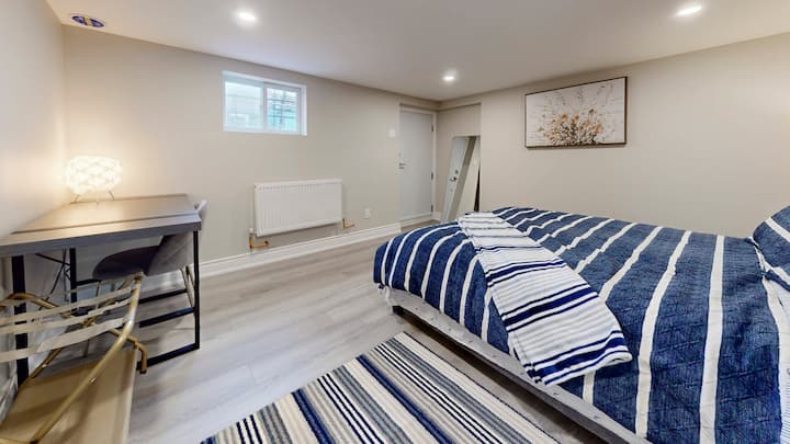 Cozy Koreatown Suite With Parking | 4 Guests Stay - Toronto