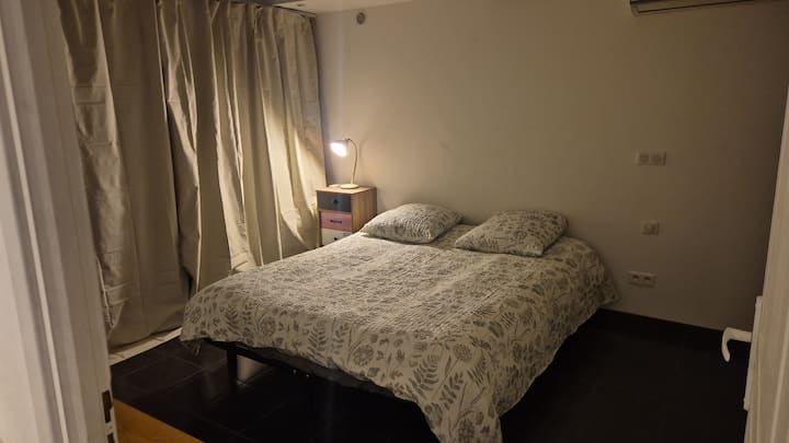 Grande Chambre Climatisée Et Salle De Bain Privée - Cannes