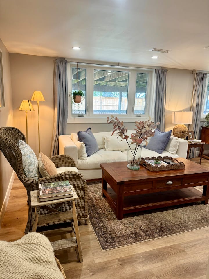 A Cozy Corner Stay - St. Jacobs