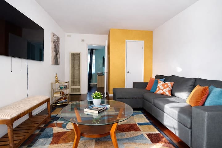 Stylish 1 Bedroom Apartment - West Hollywood, CA