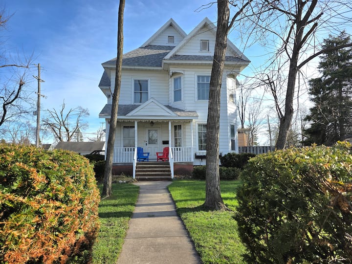 Vintage Victorian 5 Bed: Experience Northern Mi! - Gaylord, MI