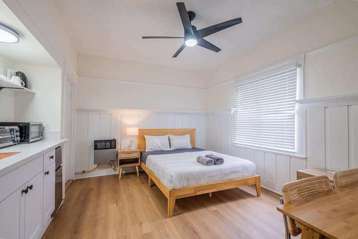 Broadway 2- Clean Private Studio - Manhattan Beach, CA