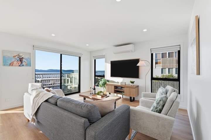 Waterside 3b Oasis | Private Parking & Scenic View - Tasmania
