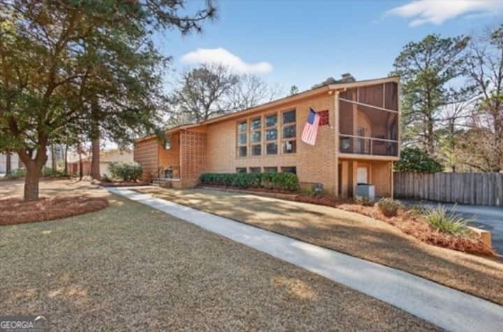 Charming Pool Home • 6 Min To Gsu - Statesboro, GA