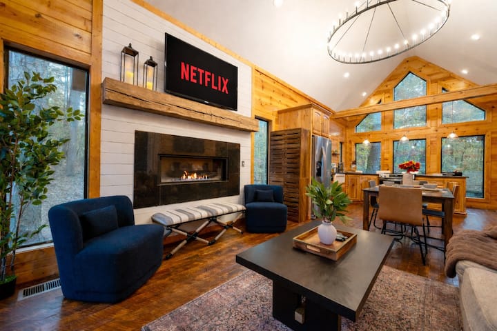 Tranquil Skies - Unique Forest Cabin W/ Hot Tub - United States