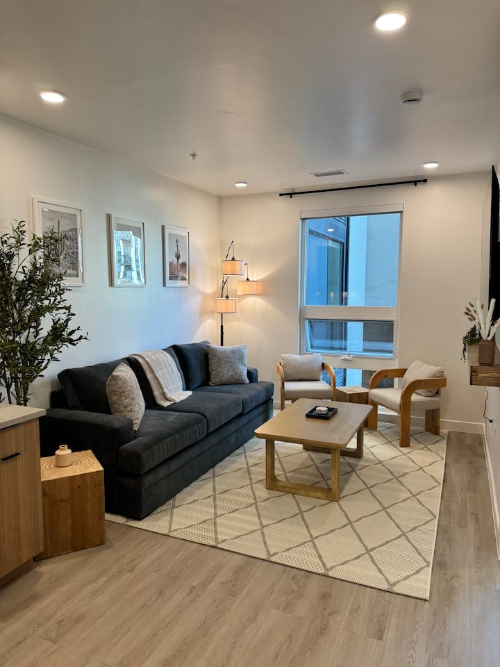 Luxury High-rise | Pool, Sauna, Parking - Salt Lake City, UT