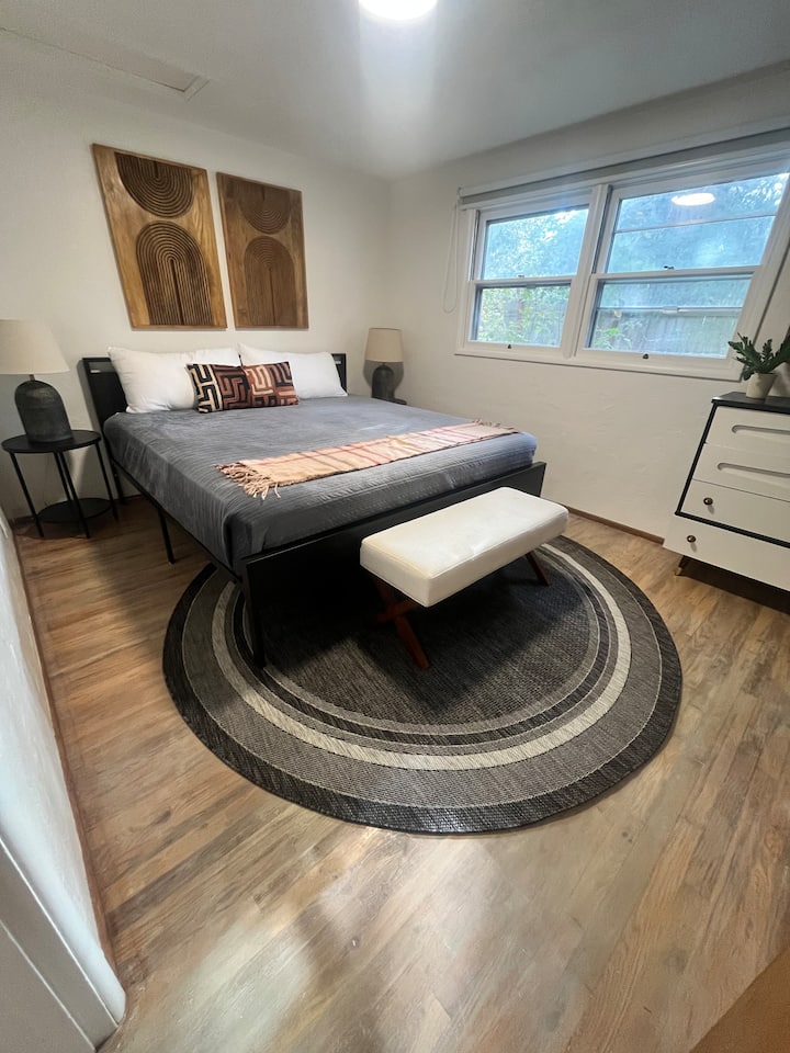 2 Bedroom, King Beds! Peaceful, Stylish, Close! - Eugene, OR
