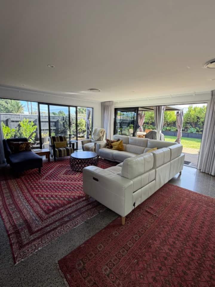 Relaxed Fitzroy Coastal Getaway - New Plymouth