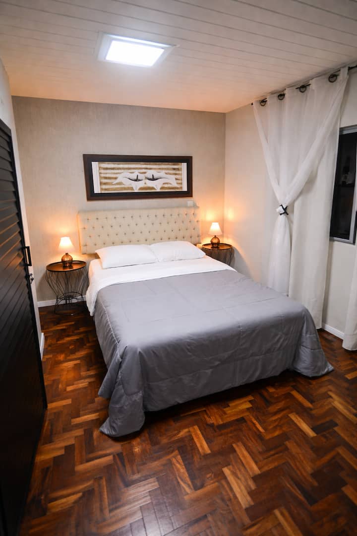 Suíte Executiva Central| Privada| Confortável. - Joaçaba