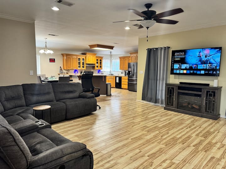 3 Bedroom 3-4 Beds, 2 Bathrooms & Gym Equipment - Midland, TX