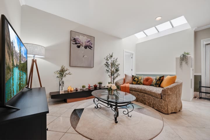 Bright Spacious Granville Suite | Near Oakridge - Vancouver