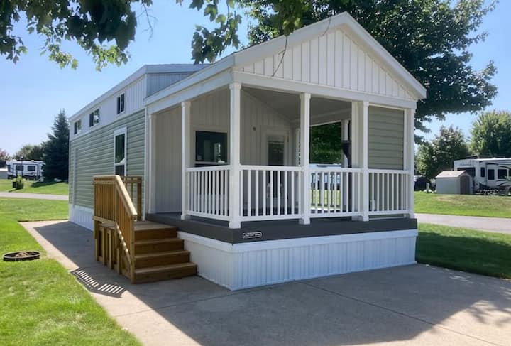 New 1 Bed/1 Bath + Loft At Sun Retreats Campground - Double JJ Resort, Rothbury