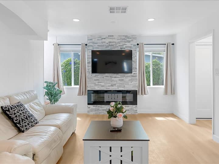 Modern House In Orange County, Near Disneyland. - Santa Ana, CA