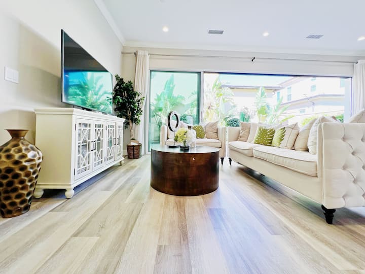 Popular Location: 5 Bed, 2.5 Bath，luxury House - Tustin, CA