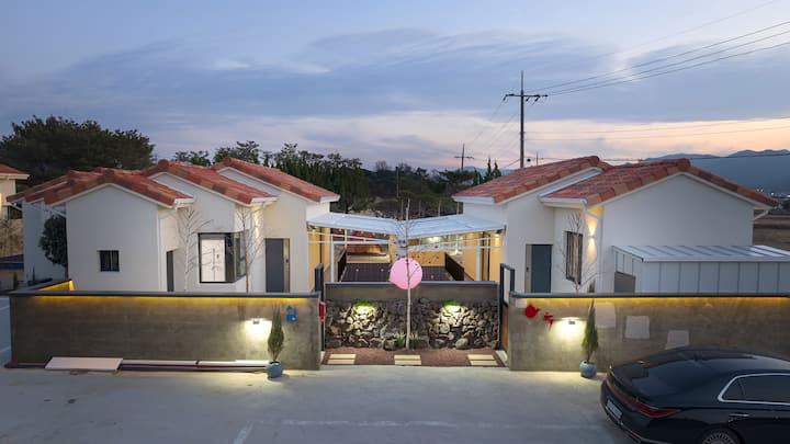 쉼 # 경주Ic 10분이내 # 황리단길 인접 #독채풀빌라#글램핑장#오락기#트램플린 - Gyeongju-si