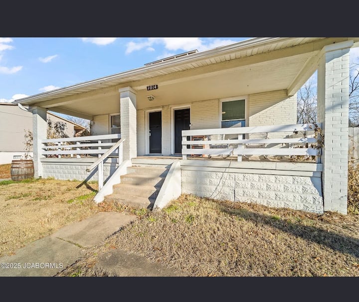 Cozy And Comfortable Duplex Unit - Jefferson City, MO