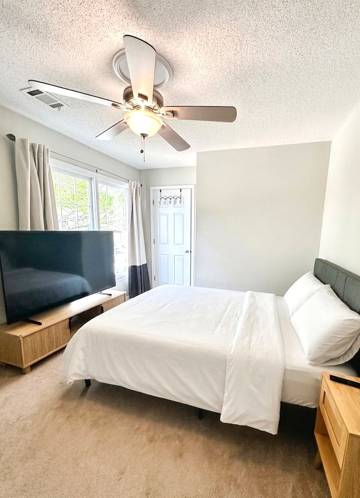 Private & Modern Bedroom Retreat - Near Duluth - Duluth, GA