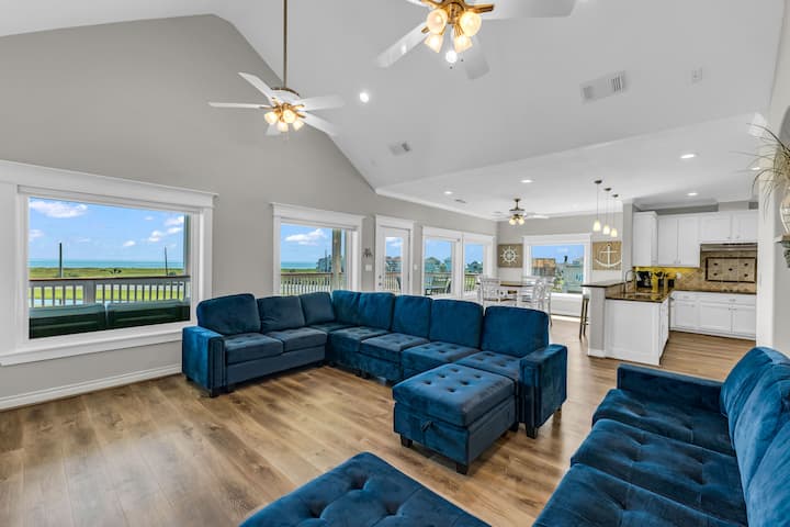 Ocean View | Pool | Sleeps 13 | Pet Friendly - Galveston Island, TX