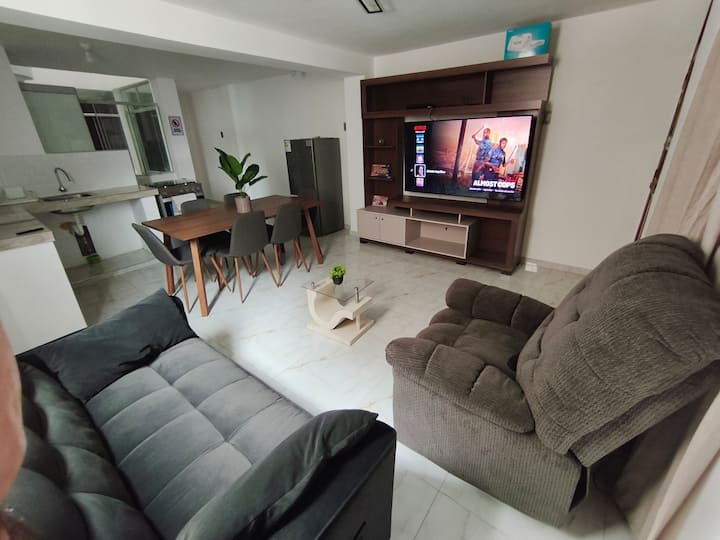 Casa Giga Piso 1 + Piso 2 Mini Con Cochera Privada - Trujillo, Peru