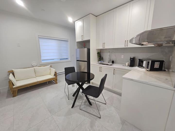 Bright And Modern Laneway House Suite - Vancouver