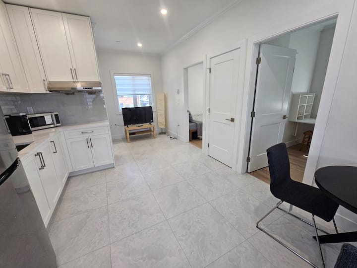 Bright And Modern Laneway House Suite - Vancouver