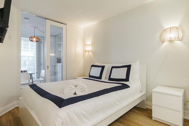 Fifa Cup 2026 2-bdr Condo Downtown W/parking - Toronto, ON