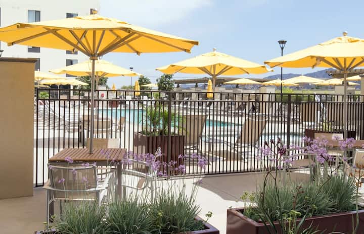 Stylish 3 Separate Hotel Suites W/ Breakfast - Burbank, CA