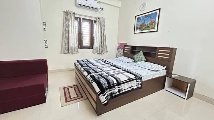 Samadhan Homestay | Comfort 2bhk Stay - Jabalpur