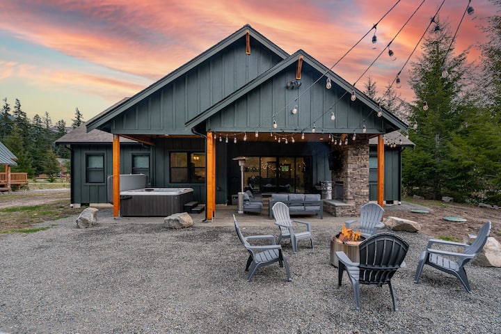 The Retreat: 4br W/ Hot Tub & Mt. Rainier Views - Packwood, WA