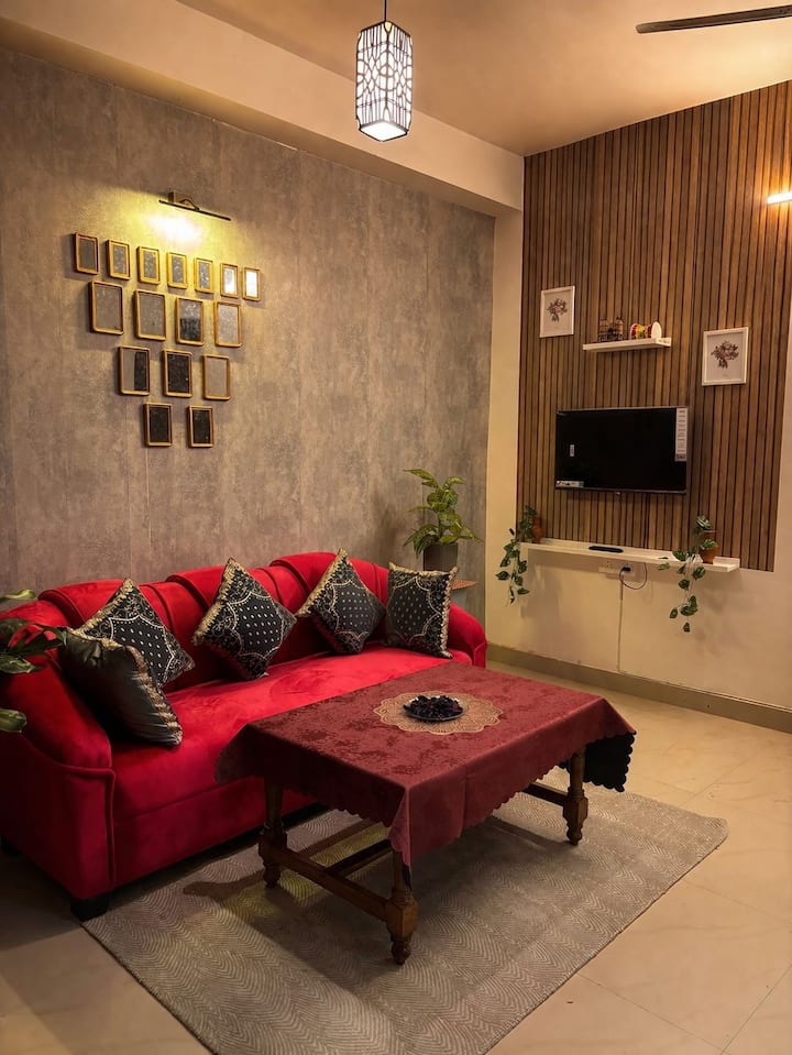 Near Kashi Vishwanath ।Banarasiya Stays । - India