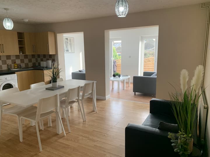 5 Bedroom City Centre House With Parking/garden - Canterbury